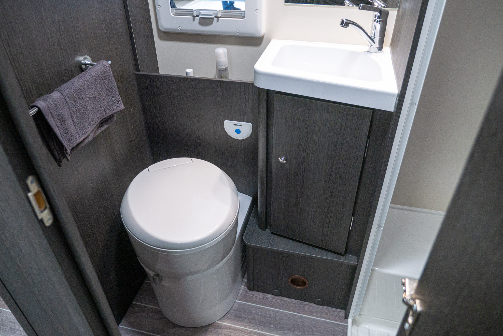 Roller Team Kronos 290 M Advance (2024) : cinq places de couchage et ...